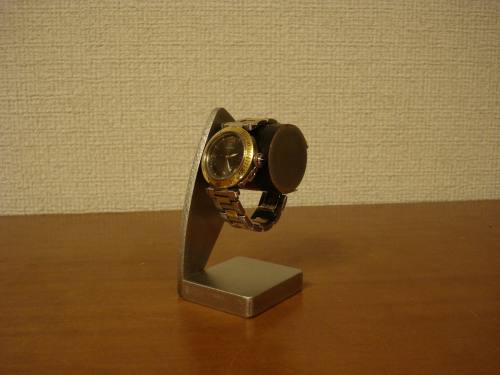 サイズ 　　　長さ5.5cm、奥行き7cm、高さ11cm 材　質 ステンレス、コルクシート 色 ステンレス部分：シルバー色 商品説明 ◎ハンドメイドのステンレス製腕時計スタンドです。 ◎ステンレスは丁寧にヘアライン＆サテン仕上げを施しており...