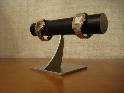 サイズブラックシンプル腕時計スタンド 長さ23cm、奥行き11cm、高さ13cm 材　質 ステンレス、コルクシート 色 ステンレス部分：シルバー色 商品説明 ◎ハンドメイドのステンレス製腕時計スタンドです。 ◎ステンレスは丁寧にヘアライン＆...