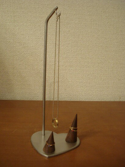 サイズ 横11cm　高さ28.5cm　奥行き10.5cm 　 材　質 ステンレス、底裏コルクシート 色 ステンレス部分：シルバー色 商品説明 ◎ハンドメイドのステンレス製ネックレススタンドです。 ◎ステンレスは丁寧にヘアライン＆サテン仕上げ...
