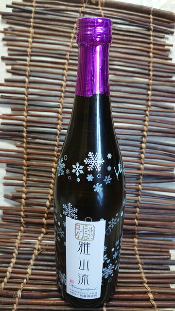 原料米:出羽の里 精米歩合:60％ アルコール度:14度 使用酵母:7号系酵母 使用種麹:黒判 【要冷蔵】 蔵出し年月:令和7年12月 蔵元コメント・・・ 冬の味覚と共に味わっていただきたい純米吟醸酒です。昨年から内容もリニューアル。今年原...