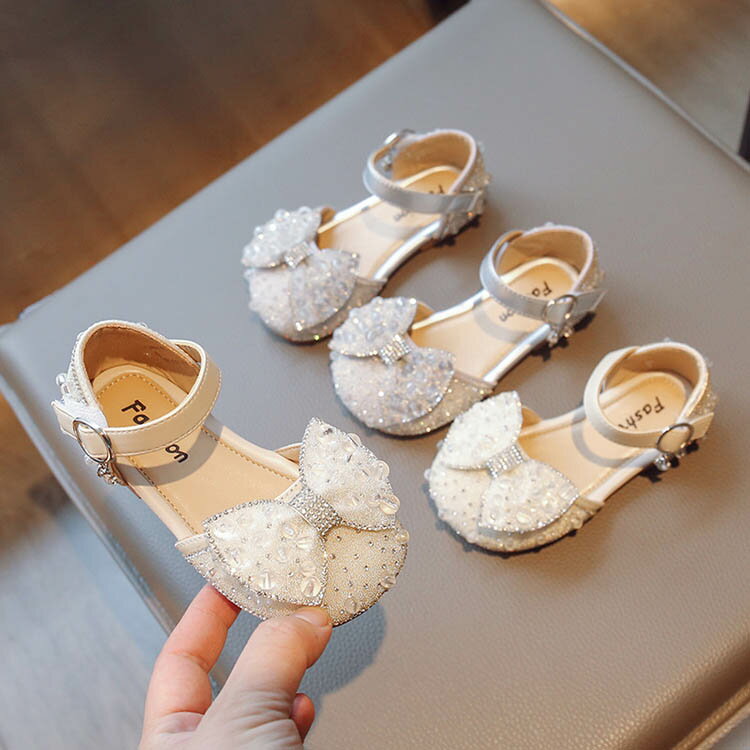 ●関連キーワード： ピアノ発表会 靴 子供 全2色 フォーマル 靴 女の子 フォーマルシューズ キッズ ジュニア 14-22cm 結婚式 七五三 入学式 発表会 卒園式 ●カラー シルバー/オフホワイト ●採寸 23(14.3cm) 24(...