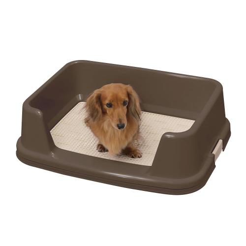 商品サイズ（幅×奥行×高さ）：51×39×15.4cm 商品説明：かわいいマカロンカラーで新登場。トイレトレーニングに最適な犬トイレです。シーツの上にスノコを取り付けて使用することで、犬がシーツをひっかいて破いたり、食べたりすることを防止し...