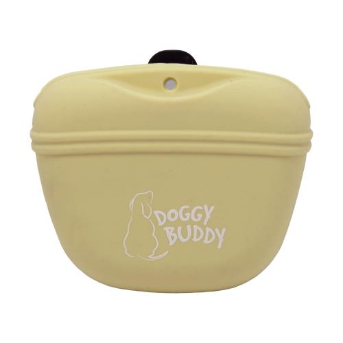 商品名:ドギーバディ トリーツポーチ ベージュ トレーニングに最適開閉部がマグネットボタンで自然に閉まり、中身を取り出しやすくなっています。開閉の手間がかかりにくいので、トレーニングに適しています。 お手入れも簡単シリコン製なので洗いやすく...