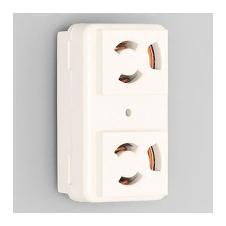 【商品説明】【特長】●機械器具や盤内に組み込むことができる、電源を供給するための機器専用タイプの複式コンセントです。●取り付けはねじ1本で可能です。端子部を裏面に並列配置しているので、結線作業を容易に行うことができます。●ボディ材質は、耐熱...