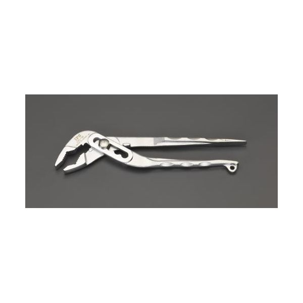 ●材質…クロムバナジウム鋼(ニッケルクロムメッキ)●最大開口(mm)…38●全長(mm)…165●重量(g)…140●従来品の約30%の軽さ、落下防止ストラップも取付可能。●六角ボルト・ナット・パイプ・板物をガッチリくわえます。●針金や釘が...