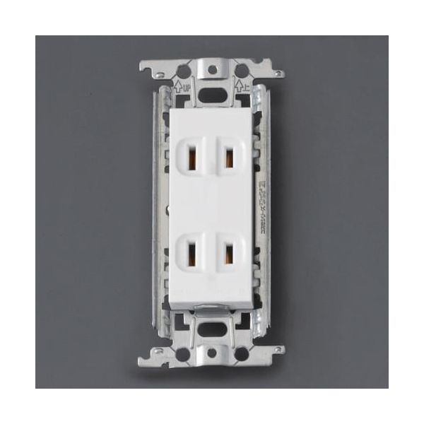 エスコメーカーお問い合わせ：06-6532-6226●定格容量…15A・125V●サイズ…50.1×110mm●コンセント…2P×2個