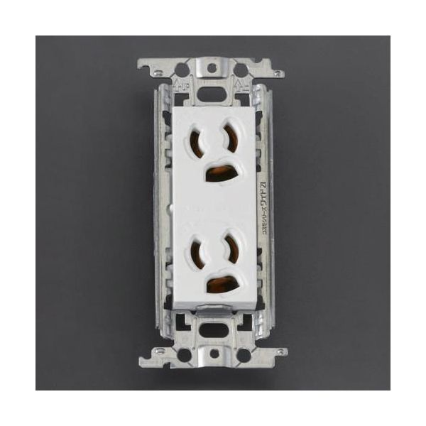 エスコメーカーお問い合わせ：06-6532-6226●定格容量…15A・125V●サイズ…50.1×110mm●コンセント…接地2P(抜止)×2個