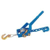 &nbsp; オーエッチ工業 &nbsp; 072-963-2221 仕様●品番:ON?6●安全荷重(kg):600●ワイヤーの長さ(mm):1.6 質量3 kg 特徴●ハンドル操作も軽く、効率のよい荷締めができます。●いつまでも美しい焼付...