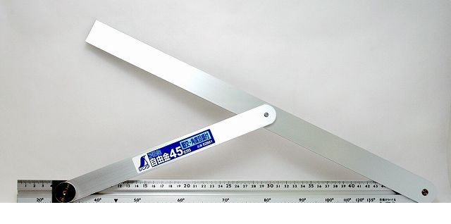 &nbsp; シンワ測定 &nbsp; 0120-666-899 【商品説明】■用途角度の写しケガキ作業丸ノコガイド定規として使用できる自由金■機能筋交付きでしっかり固定でき、作業中の角度変化を防ぎます。アルミ製で軽く、高所での作業も楽に使...