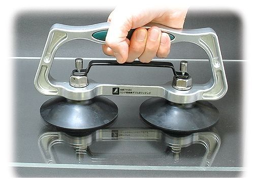 &nbsp; シンワ測定 &nbsp; 0120-666-899 【商品説明】●用途持ちにくい物に吸着させ、使用するハンド吸着盤●機能持つ所が無い、運搬しにくい、持ち上げにくい、そんな時に便利です。●仕様●吸着力：25kgまで●吸着面のサイ...