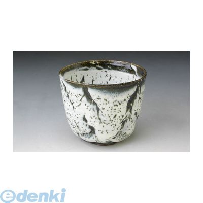 【商品説明】●釉が縮れて様々な景色をみせる「梅花皮（かいらぎ）」の器。一つ一つ違った表情を見せてくれます。少し楕円にした形状も趣深く、特にお酒を味わうのに適した味わいのあるカップです。●材質：陶器（京焼・清水焼）、日本製●寸法（約）：100...