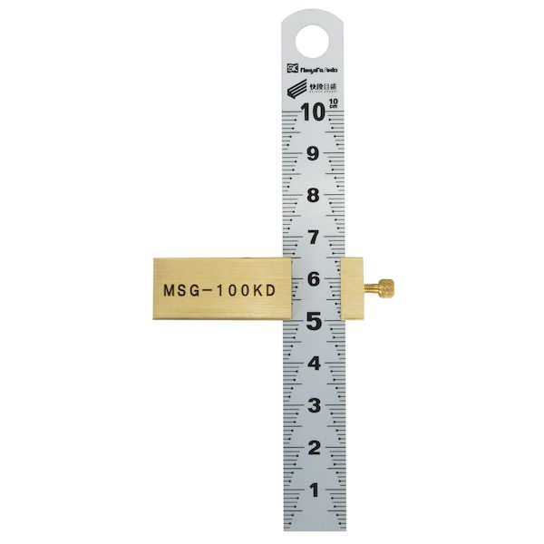 新潟精機メーカーお問い合わせ：0256-31-5660【商品説明】用途●機械や治具、構造物の段差測定に特徴●縦方向や奥行き方向の測定に便利な縦目盛です。●1mm単位の目盛がみやすい、階段状目盛です。仕様●測定範囲(mm)：0-100●目量(...
