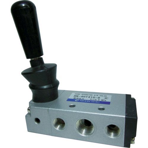 日本精器メーカーお問い合わせ：072-923-0481【特長】●エアシリンダなどに供給する空気の流れ方向を手動で切り替える機器です。●レバーは切り替えた方向に保持します。●2ポジションです。●無給油で使用可能です。【仕様】●有効断面積(［［...