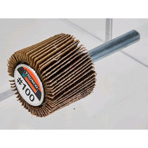 【特長】●一般金属用です。●フラップが斜めについているため、加工物へのタッチがたいへんソフトです。●汎用の軸付フラップホイールのもつ特性を生かし、より研削性と持続性能をアップした製品です。（従来比30%アップ)【用途】●サビ落とし、バリ取り...