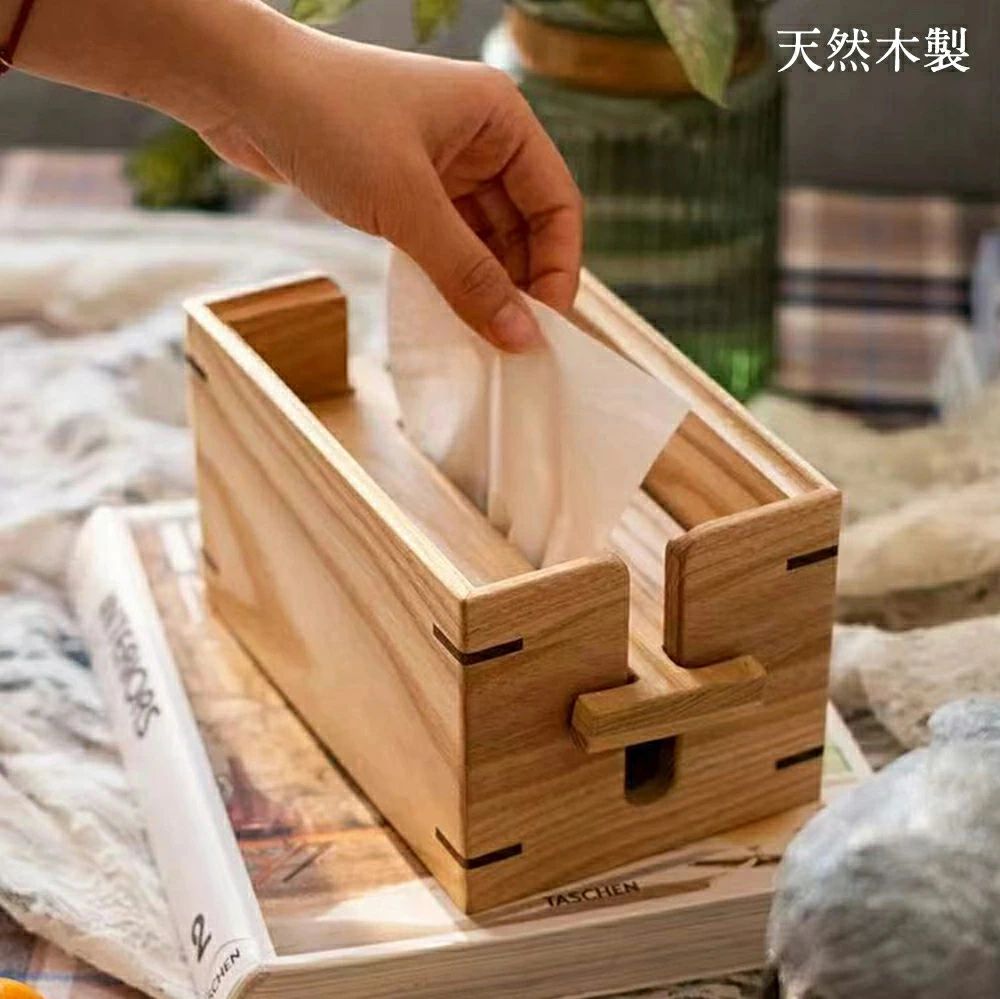 商品情報 【天然木の温もり】上部開閉式ティッシュボックスケース｜北欧・韓国風インテリアに馴染むナチュラルデザイン｜KKLAB公式 毎日の「当たり前」を、少しだけ上質に。 こちらの木製ティッシュケースは、無垢の天然木の美しい木目を活かし、シン...