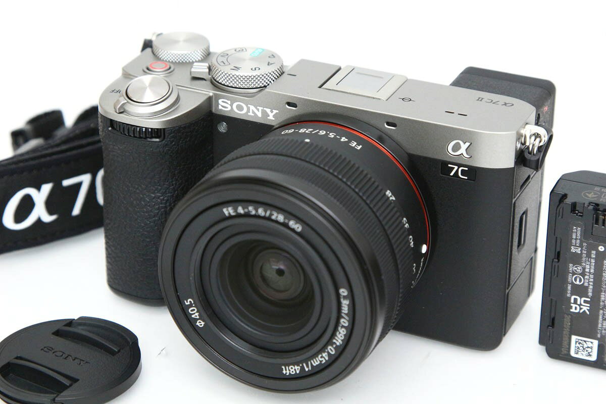 ■商品名 ソニー α7C II ILCE-7CM2L ズームレンズキット [シルバー]（センサー清掃済み） ■状態 美品 [外観] わずかなスレや小傷はありますが、中古品としてきれいな状態です。 [光学] ファインダーやイメージセンサーに異...