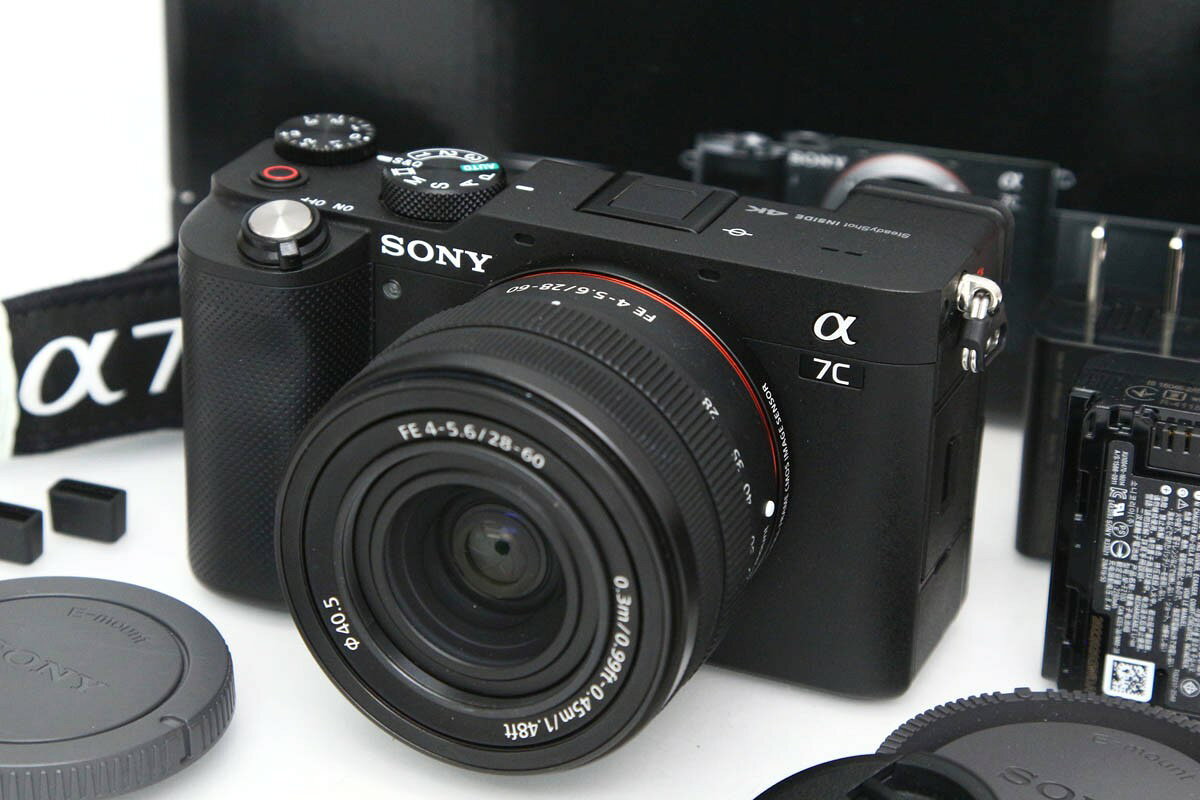 ■商品名 ソニー α7C ILCE-7CL ズームレンズキット [ブラック] ■状態 美品 [外観] わずかなスレや小傷はありますが、中古品としてきれいな状態です。 [光学] ファインダーやイメージセンサーに異常は無くきれいな状態です。 レ...