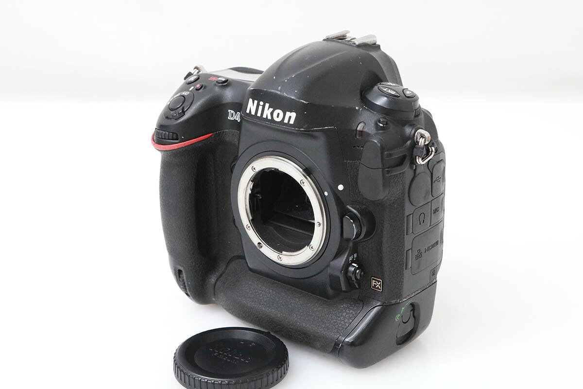 ■商品名 ニコン D4 ボディ ■状態 お買い得品 ・マウントに曲がりがあります。 ・左下に片ボケがあります。 ・ショット数が過多です。 ・グリップゴムに伸び・浮きがあります。 現状確認できる症状を記載しております。記載以外の症状が発生する...