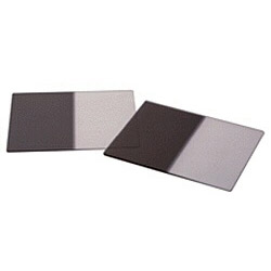 ND部の境目の調節に便利な角型タイプのND4フィルター。 画面の白トビ、黒ツブレを減少し、思い通りの表現を可能にします。 76mm幅と100mm幅の2サイズからお選びください。ガラス製フィルター径100×125mm形状角型仕様1【効果】色彩...