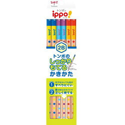 ★さわるとサラサラ、書く時キュッとすべり止め！トンボ鉛筆独自のすべり止め加工つき鉛筆本体軸にトンボ鉛筆独自のすべり止め加工を施しています。手汗をかいてもすべり止め機能が維持されるので、手汗をかきやすいお子様に最適です。油性マーカーで名前を書...