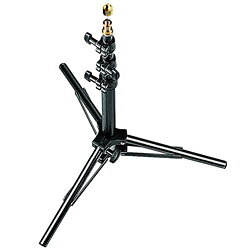 このローミニプロスタンドは、堅牢で、携帯性と実用性に優れた、限られたスペースで作業するフォトグラファーのためのソリューションです。かさばるブームシステムに代わってさまざまな場面で活躍する、撮影に欠かせないアイテムです。バックライトを使用して...
