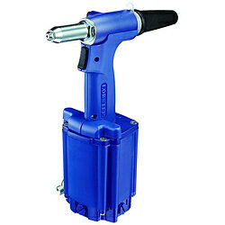 ■本体に樹脂を大胆に使用した軽量タイプです。■狭い場所での作業に便利な小径フレームヘッドを採用しました。■リベッティング時の衝撃を和らげるショックレス機構（Soft－Set）を標準装備。不快な衝撃を大幅に軽減します。■作業音も静かで環境にや...