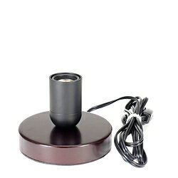 製品カラーをブラックにしたことによって、LED電球をつけて使用した際にトータルのデザインがすっきりした印象に仕上がっています。台座部分に接地するソケットの形を丸みの帯びたデザインにすることで、よりLED電球の存在感を引き立たせています。仕様...