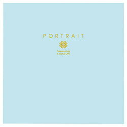 お手持ちの写真に合わせてタテヨコを自由に決められる、便利なスクウェア写真台紙です。薄型の表紙に金箔押しで表紙カットを入れた、シンプルなデザインです。中額の中抜きの外周には空押しのラインで装飾を施しており、写真を引き立たせます。シンプルな表紙...