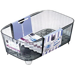 ■ノズルが動き直接シンクに排水できます。■スノコを入れると水切りに、スノコを外すとつけ置きに使えます。■お手入れのしやすさを考えたシンプルなデザイン形状です。【用途】・水切りやつけ置き桶【仕様】・色： クリアブラック・幅（mm）： 340・...