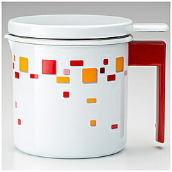 ホーロー製のオイルポットは、臭い移りが少なく油の風味を保ちます。頑固な油汚れもサッと拭き取れるのでお手入れが簡単です。フタの裏はこし網置きとして使用でき、メラミンフェノール樹脂製の取っ手は油で汚れた手でも持ちやすい設計です。水洗いも可能で、...