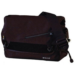 ショルダーストラップの長さ調整が片手でラクラク。JETGLIDE機構採用のこだわりのカメラバッグ■こだわりのJETGLIDE機構採用特許技術の「JETGLIDE(ジェットグライド)」機構採用。ドローコードを上下に引くだけの簡単操作でバッグを...