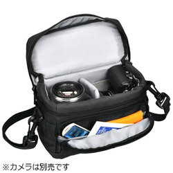 ■キットレンズを装着したミラーレス一眼カメラと交換レンズの収納に適したショルダーバッグ。■コンパクトビデオカメラの収納にもぴったりです。■フロントファスナーポケットは小物の収納に便利です。■持ち運びに便利な天面ハンドル、着脱可能なショルダー...