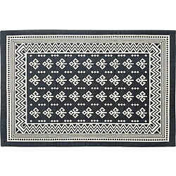 コットン100％で出来ているため、思わず素足で踏みたくなる肌触りです。コットンなので、硬くなく折りたたんで置いておくことが出来ます。落ち着いた色合いとデザインがモダンで大人な空間を作り出します。コットン100％で出来ているため、思わず素足で...