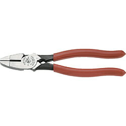 特長■ハンドルは分厚くカバーされているため手袋をはめた手でも使いやすく、快適な使い心地です。■偏芯デザインのため軽い力でご使用いただけます。■耐久性に優れた高周波焼き入れ切断刃を採用しています。■刃先が網目状に加工されているため、しっかりと...