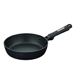 サーモスKFC-020-MDBフライパンは、耐久性に優れたプラズマ超硬質コートを採用した、同社最高グレードのフライパンです。リニューアルモデルでは、さらに耐久性が向上しました。アルミの10倍の硬度を持つこのコートは、長期間にわたって優れた性...