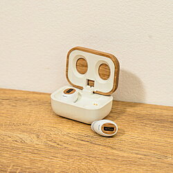 ■あなただけの快適な音楽環境をBluetoothによる完全ワイヤレス接続。アクティブノイズキャンセリングで周囲の音をカット。外音を取り込む切替も可能。■通話やガイダンスにも対応Bluetooth接続時にタップするだけで通話が可能。スマートフ...