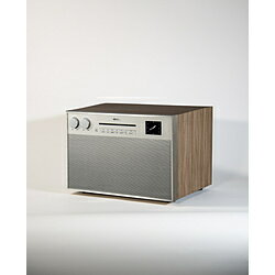 DeConシリーズは「オールインワン・デザインオーディオの先駆者」として知られるGENEVAのサウンドエンジニアリングチームがHi-Fi音源を再定義。中型のこのモデルMはリビングルームに最適なサイズ感で、簡単にWi-Fiに接続でき、インター...