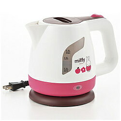 ミッフィーとフルーツやお花を配したキッチン家電。レトロ感とビビッドな明るさを併せ持つピンク×オトナカラーのブラウンで引き締めた華やかさのあるシリーズです。大き目の窓で水量を確認しやすい電気ケトル。欲しい分だけサッと沸かせます。沸騰すると自動...