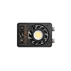 「MOLUS X100」は手のひらほどの小さなライトが、従来の重量級COBライトに匹敵する最大100Wの高出力と正確で、忠実な色再現を実現します。指先1つで色温度を調整でき、ポートレートや静物写真、インタビューなどのさまざまなのプロ撮影をサ...