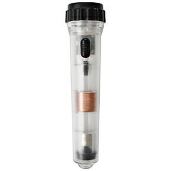 ■振るだけで充電可能。備えて安心の懐中電灯です。■乾電池、コンセント不要で振るだけで充電・点灯できます。■本体内のコイルの中を磁石が往復することで発電します。【仕様】・外径（mm）： 40・全長（mm）： 180【注意】・本来の用途以外に使...