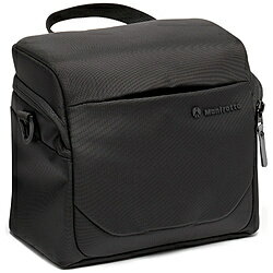 「●高機能カメラバッグ。機能性が考慮された直感的なデザインで、一眼カメラと2~3本の交換レンズを収納できます。人間工学の採用により、重量のある機材を収納して持ち歩いても疲れにくく、機材の出し入れもしやすいデザインになっています。フラップは体...