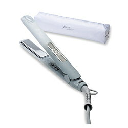 【 小さくても秒速かんたん 】サロンムーン ミニ ヘアアイロン は従来製品※1に比べて約20％軽量でスマートフォンより軽い155g※2！小さくても高機能な ヘアアイロンを目指しました。旅行やお出かけの時に持っていきやすい小型軽量モデルなのに...