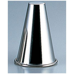 画像はイメージの場合があります。あらかじめご了承ください。お菓子作りに便利なV型(山型)形状のボンブ型(ステンレス製)(出来上がり仕様)上面直径×底面直径×高さ(mm):約16×42×66容量(cc):約53■ステンレス製　サビに強いステン...