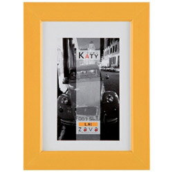 ■L判■イエロー■縦横兼用スタンド付【製品仕様】■外寸：119×158×17mm■内寸：89×127mm■窓寸：83×122mm■重量：190g■パッケージ：ヘッダー付PP袋■本体：樹脂製■画材：ガラスお部屋のイメージに合わせて選べる7色の...