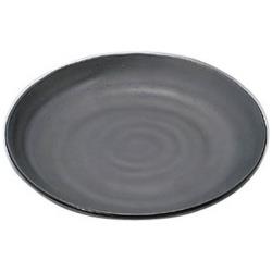 マインのメラミンウェア、黒の丸皿です。直径18cmで、洗浄機にも対応しています。シンプルながらも上品なデザインで、様々なシーンで活躍します。仕様1形状：丸型仕様2色：黒色系仕様3シリーズ名：「マインメラミンウェア黒」シリーズ直径18cmの黒...