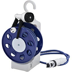 ■フックでひっかけることができるお手軽なホースリールです。■収納に困らないコンパクト設計です。【用途】・一般家庭での屋外散水用。・水栓に引掛けて邪魔にならず、現場作業に最適。・マンションのベランダなどちょっとした場所で使用したい方に。【仕様...