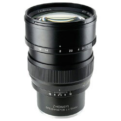 SPEEDMASTER 1.2/85mmはF1.2の明るさを持ち、ポートレートやファッション撮影に最適なハイスピード中望遠レンズ開放F1.2から卓越な描写力を保ちながら柔らか、自然なボケ味が得られます。●究極のレンズ設計レンズ構成が6群9枚...