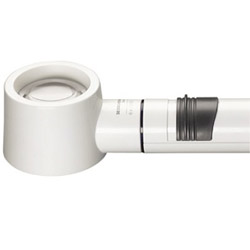 ■暗い部屋から太陽のもとに出たら、小さい字までよく見えたという経験をなさったご年配の方も多いのではないでしょうか。エッシェンバッハではライト付きのルーペを、携帯用・室内用ともに充実させて見やすさを追求しています。■従来白熱球やハロゲン球を使...