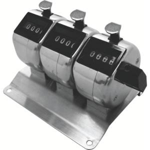 【特長】堅牢な機械式数取器手持ち式と取付ベースのついた台付タイプ台付タイプは最大10連までご用意リセットつまみ1回転でリセット可能【仕様】タイプ：台付連式：3表示：文字高4mm桁数：4計数範囲：0-9999リセット：ツマミ式使用温度範囲：-...