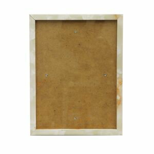 タテ・ヨコどちらでも使えます。裏面スタンド付商品サイズ(単位mm)本体:212×162×15mm、額幅:10mm、収納サイズ:150×200mm